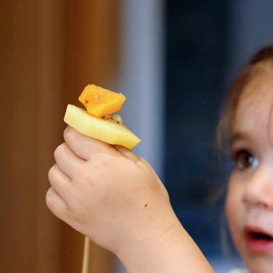 Truco para que tus hijos coman fruta